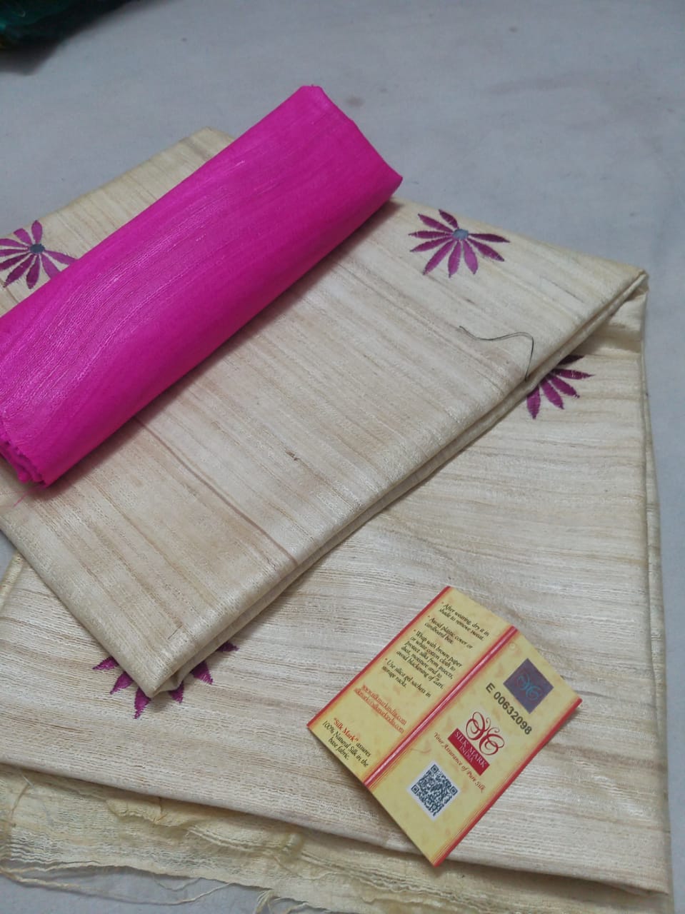 Latest Ghicha embroidery with contrast bp With silk mark