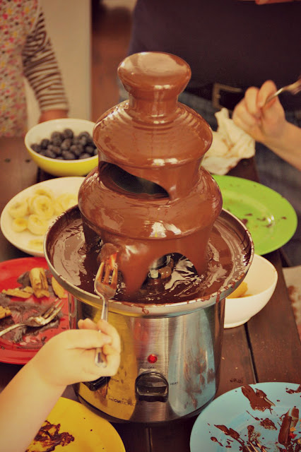 hennymats: A Chocolate Party - the action