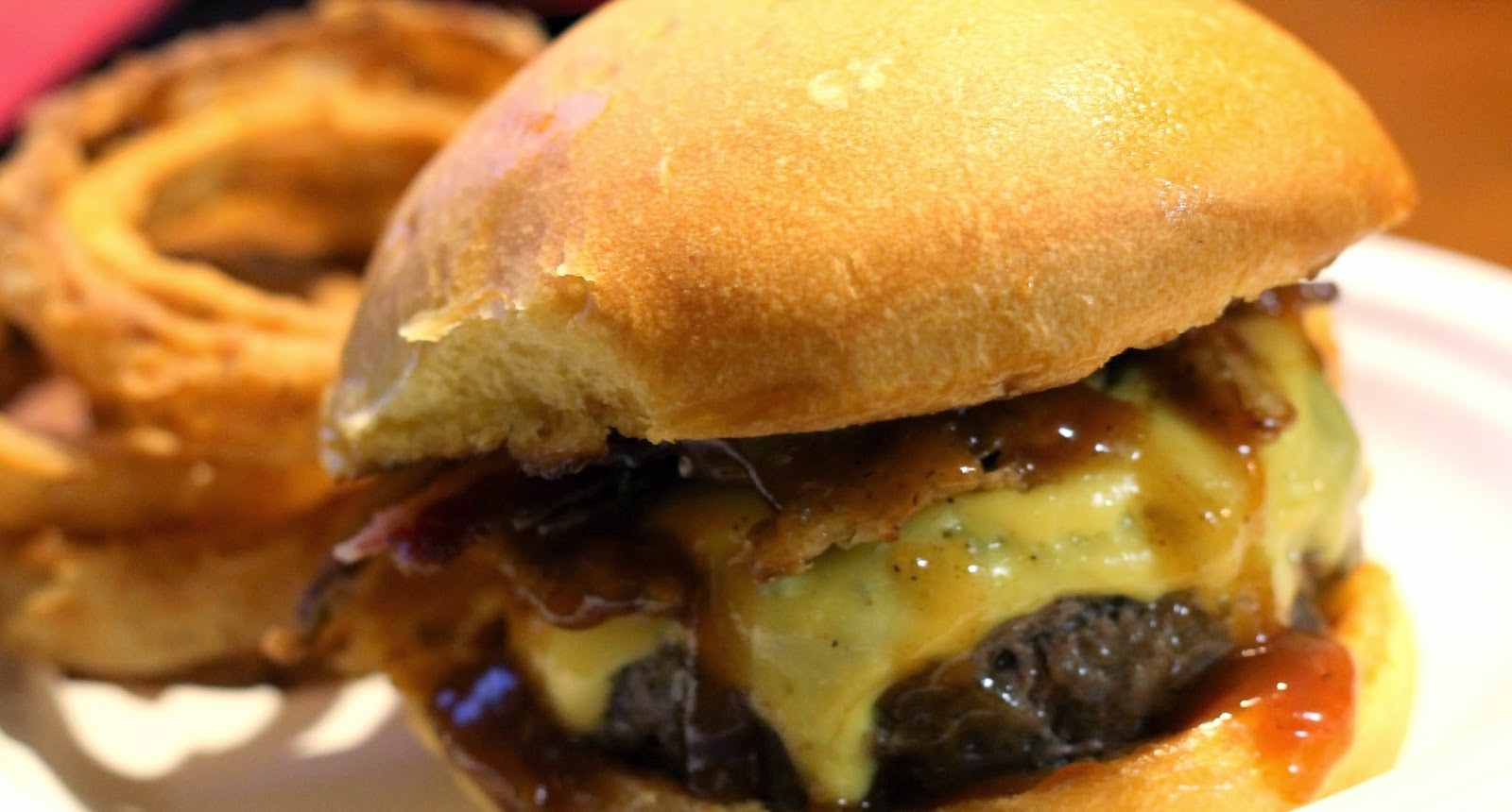 Juicy Lucy BBQ Cheeseburger Recipe, #SayCheeseburger | I Run For Wine
