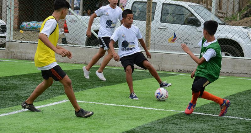 EDUCACIÓN FÍSICA ACTIVIDADES RECREATIVAS Y DEPORTIVAS