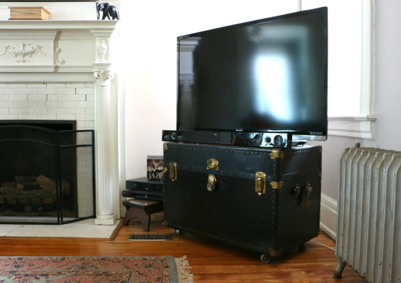 Before & After: From Throw-away Trunk to Repurposed TV Stand | 17 Apart