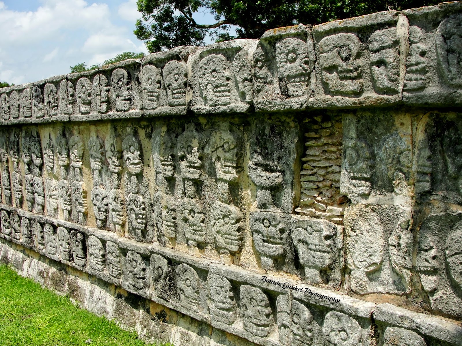 Las siete maravillas del mundo : Tzompantli en Chichén Itzá