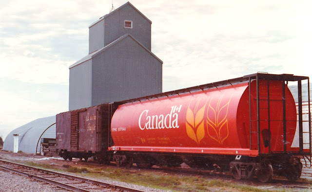Trackside Treasure: Canada's Grain Fleet - Covered Hoppers