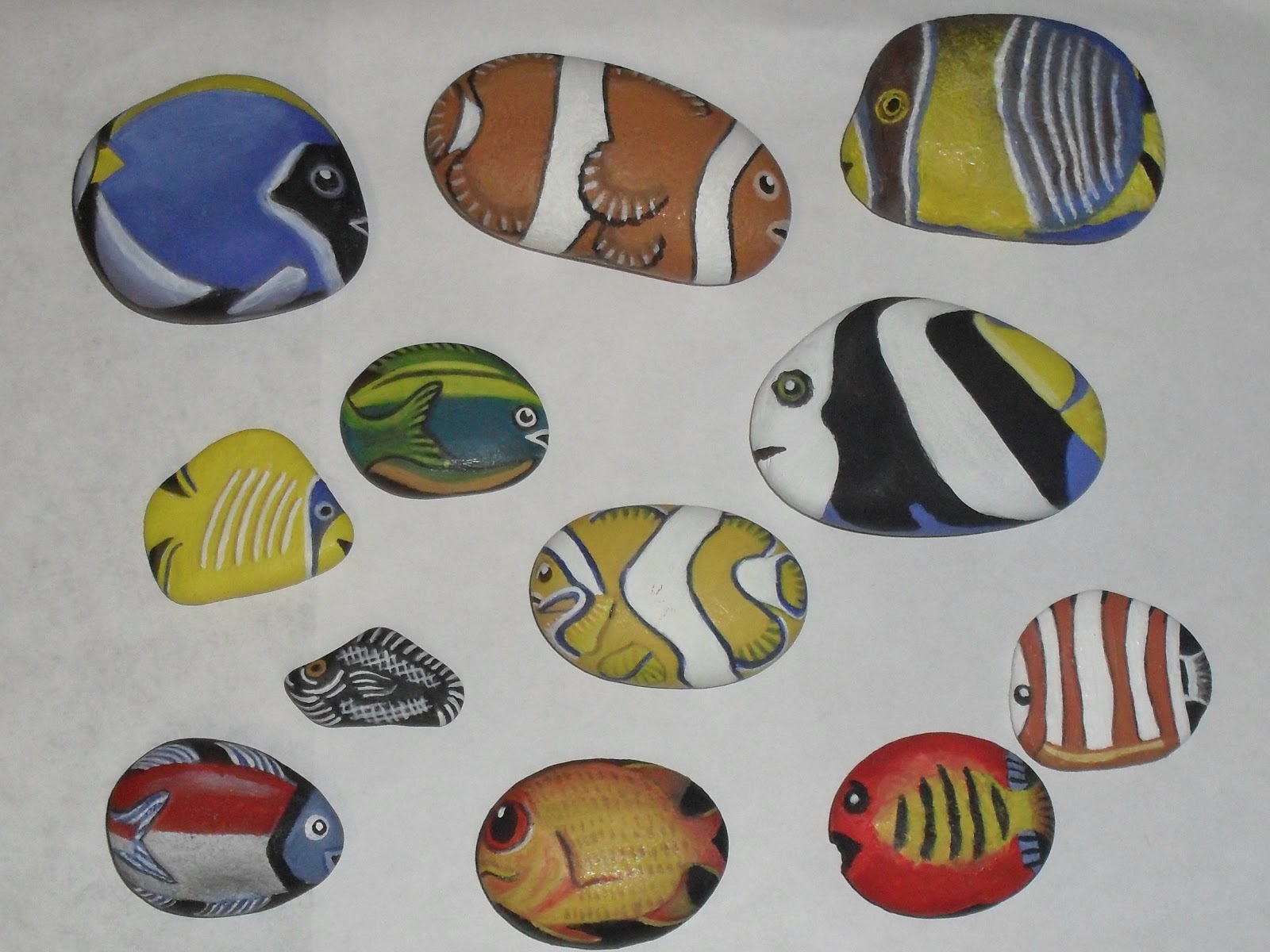 ClarArt L' angolo delle fantasie: Sassi dipinti