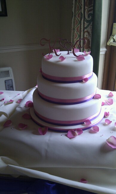 Sam's Cakes: Plain 3 tiered wedding cake