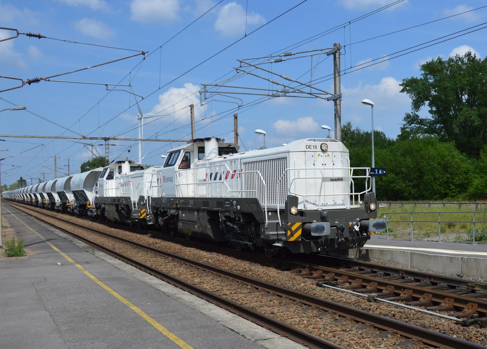LA PASSION DU TRAIN: DE 18 Eiffage Rail par Laurent et PV