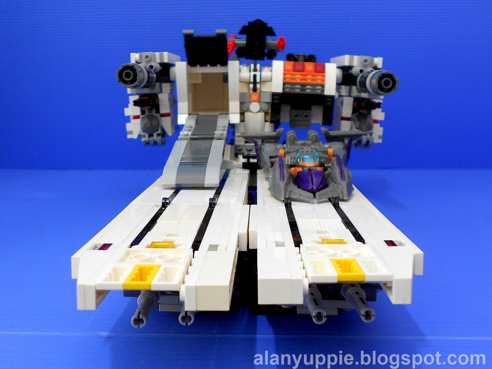 Alanyuppie's LEGO Transformers: LEGO Metroplex: Part 1 of 3: Mobile ...