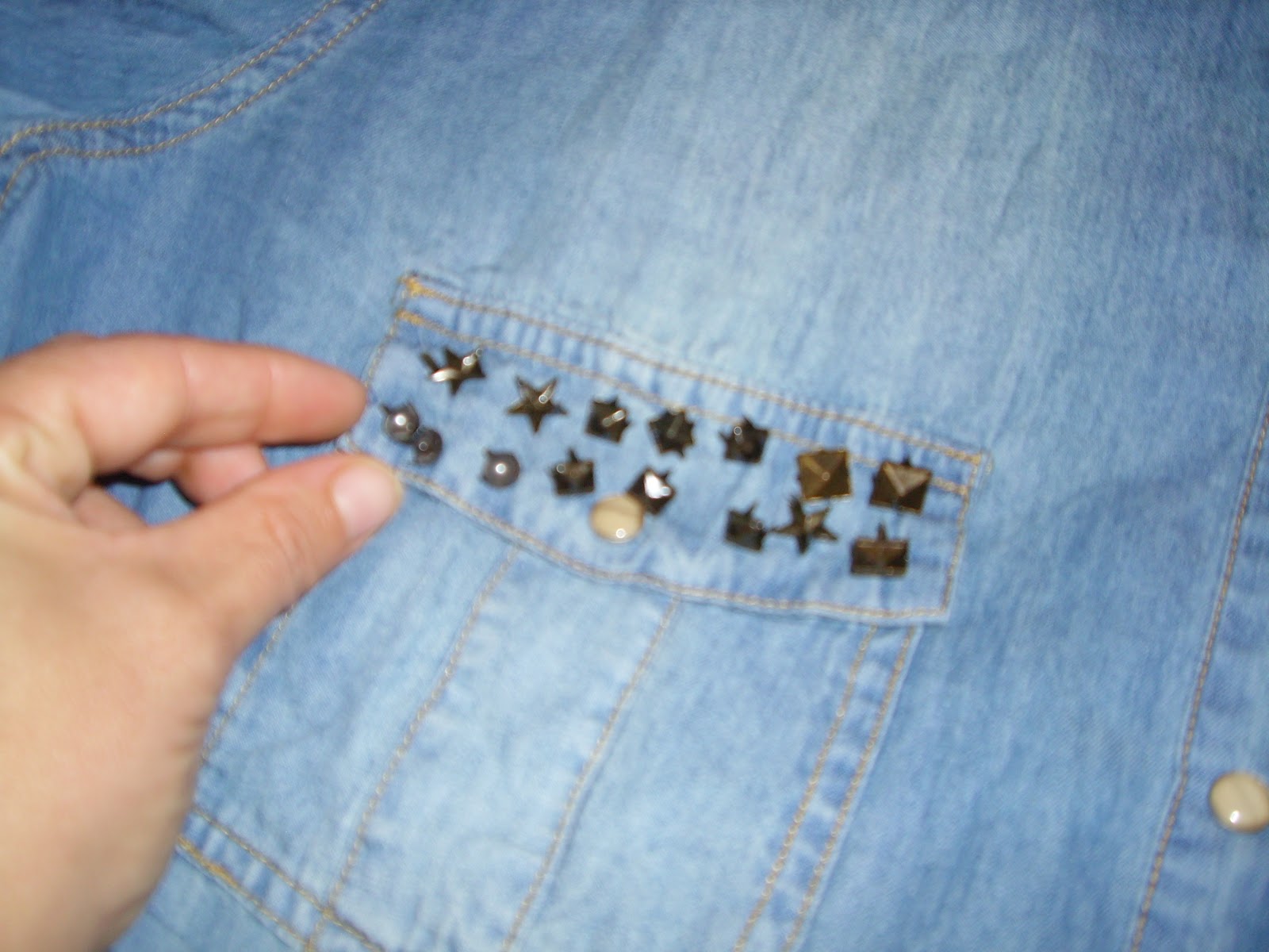 DIY: customiza con tachuelas | Cosas de mamás y peques