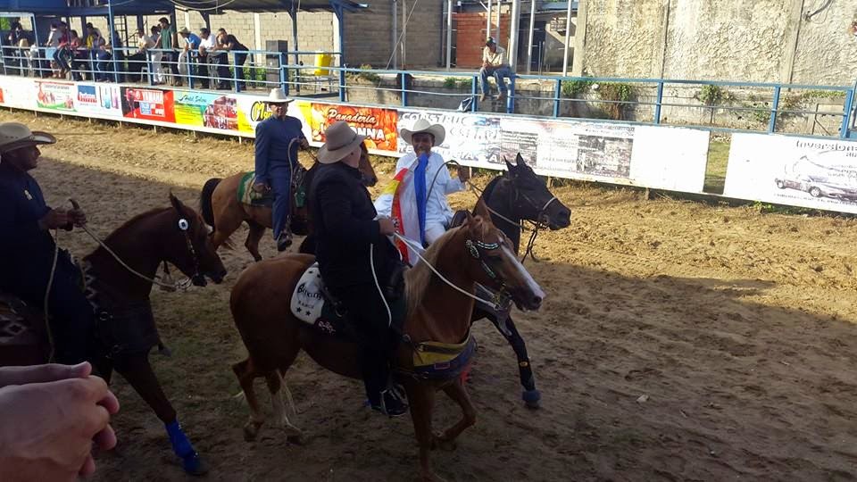 Fotos: Desfile de apertura del campeonato nacional de toros coleados ...