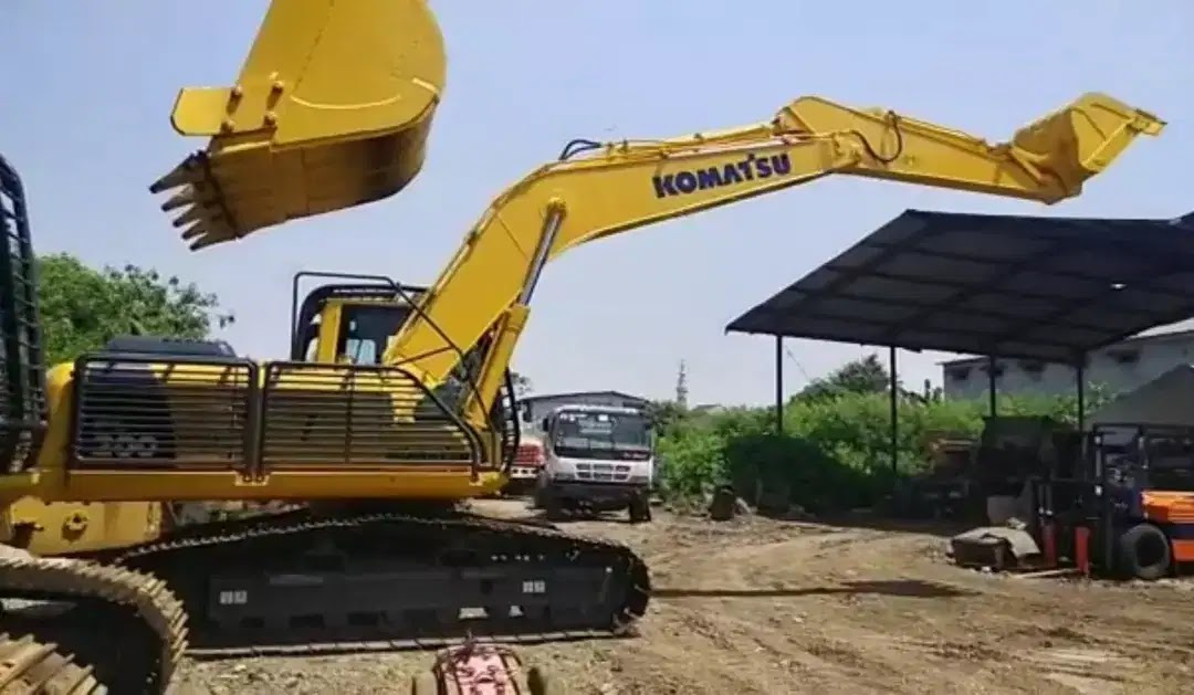 CV DIMAS PERKASA: Excavator Komatsu PC200-8M0