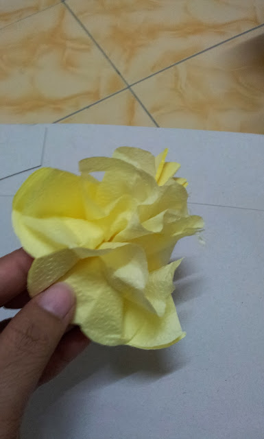 ...Nafira Sayang...: ...Cara-Cara Buat Bunga Tisu...