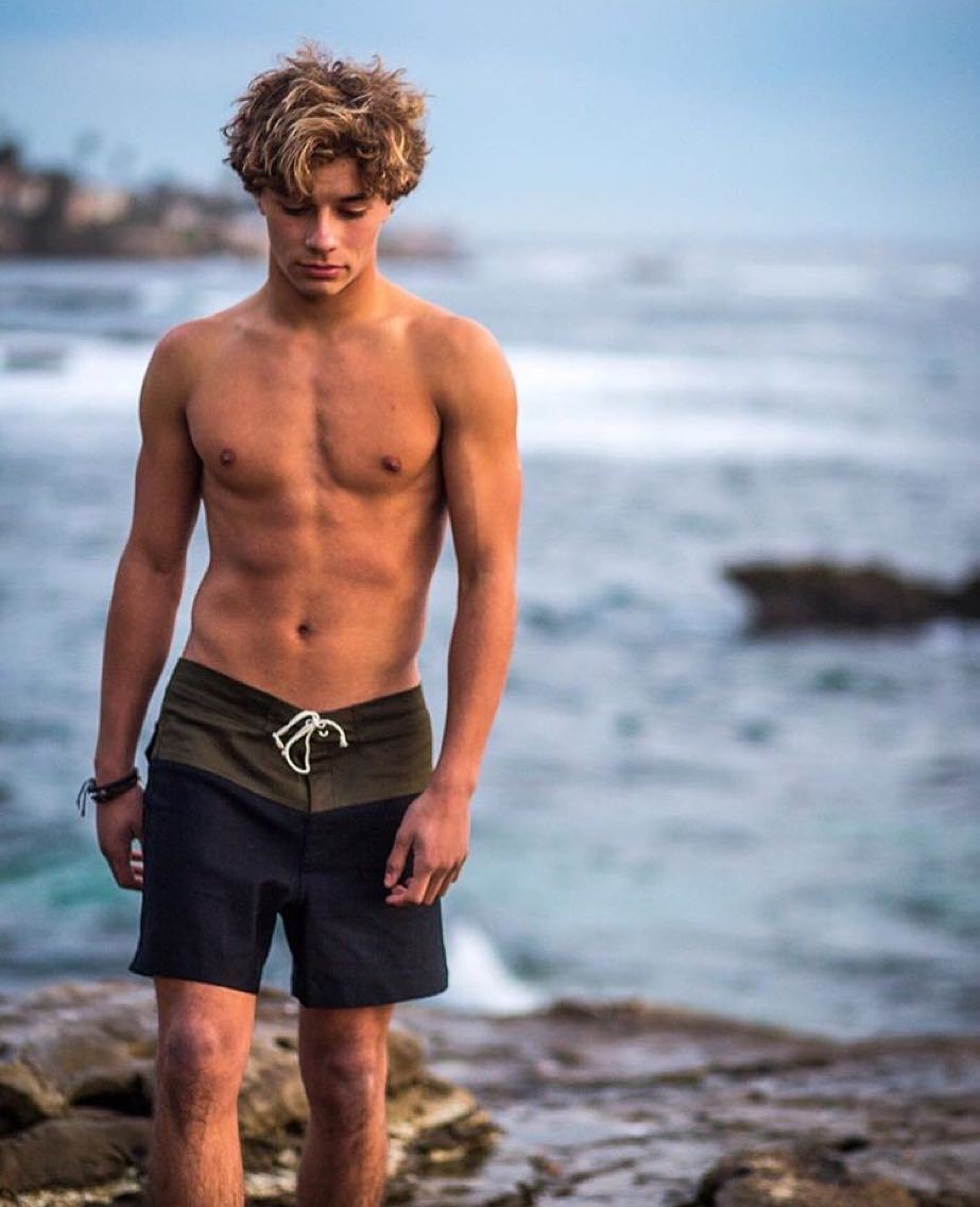 WE LOVE HOT GUYS: Lovely Summer Guys