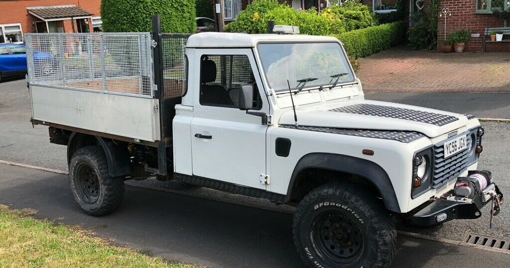 Landrover Defender: Land rover defender 130 tipper