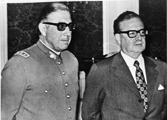 Mar maquinando no tempo: 1973: Pinochet dá un golpe de Estado.