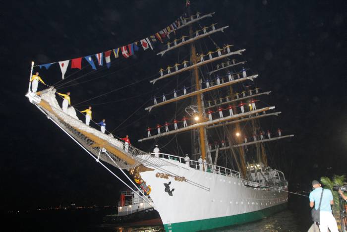 LXXI crucero de entrenamiento del buque escuela 'Gloria' ~ Calabrote