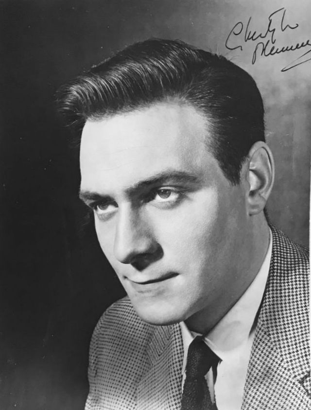 20 Portraits of a Young and Handsome Christopher Plummer in the 1950s ...