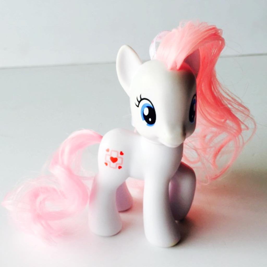 Ribbon Hair Singles Nurse Redheart Brushable Spotted | MLP Merch