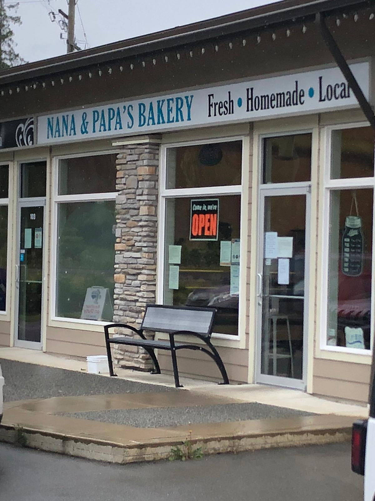 Mimi's Cake Tour: Nana & Papa's Bakery
