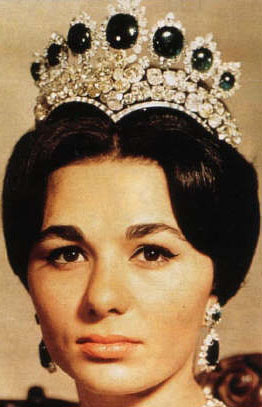 Tiara Mania: Empress Farah of Iran's Emerald Tiara