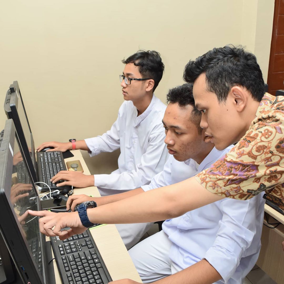 LAB KOMPUTER
