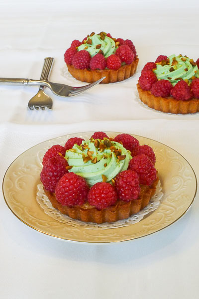 Simply Delicious : Raspberry Pistachio Tarts