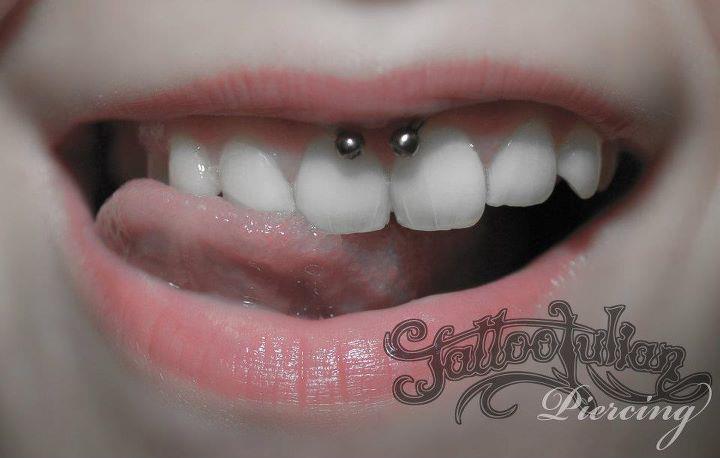 ¿Os gustan los piercings en el frenillo para una tía?
