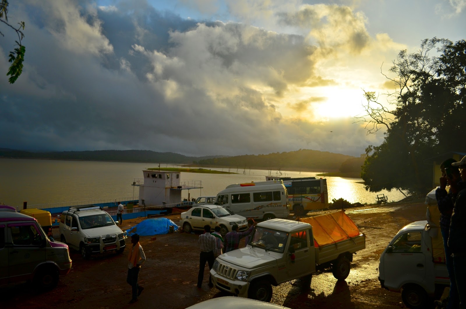 Sharath Hassan A Travelling Photographer: Sigandur back water and ...