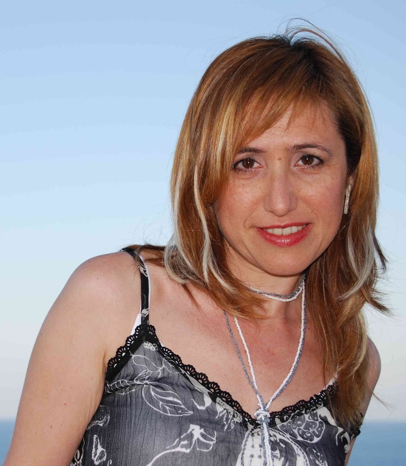 El escritorio del Búho: ALAS NEGRAS Y CHOCOLATE AMARGO.