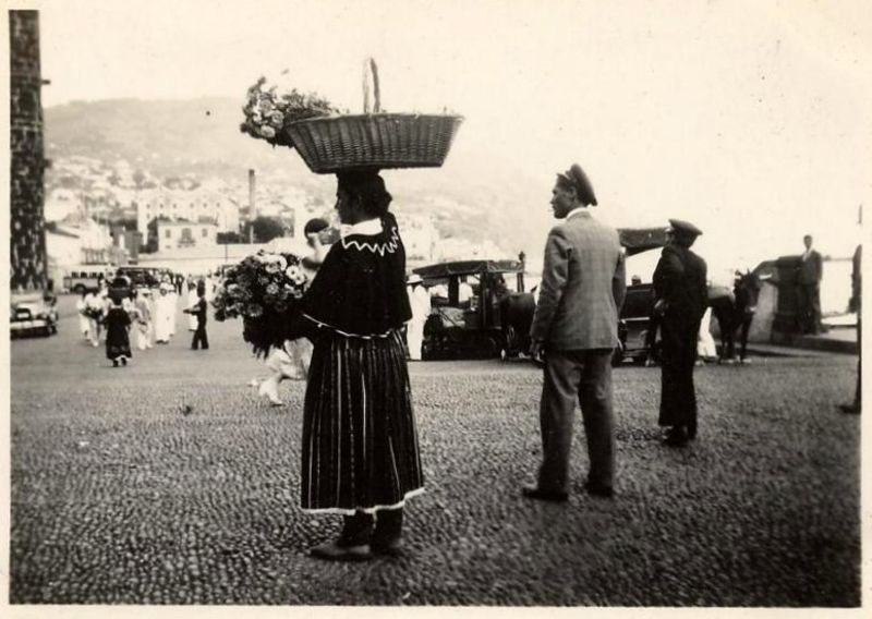 50 Amazing Found Snaps Show European Trips of Three Ladies in the Mid ...
