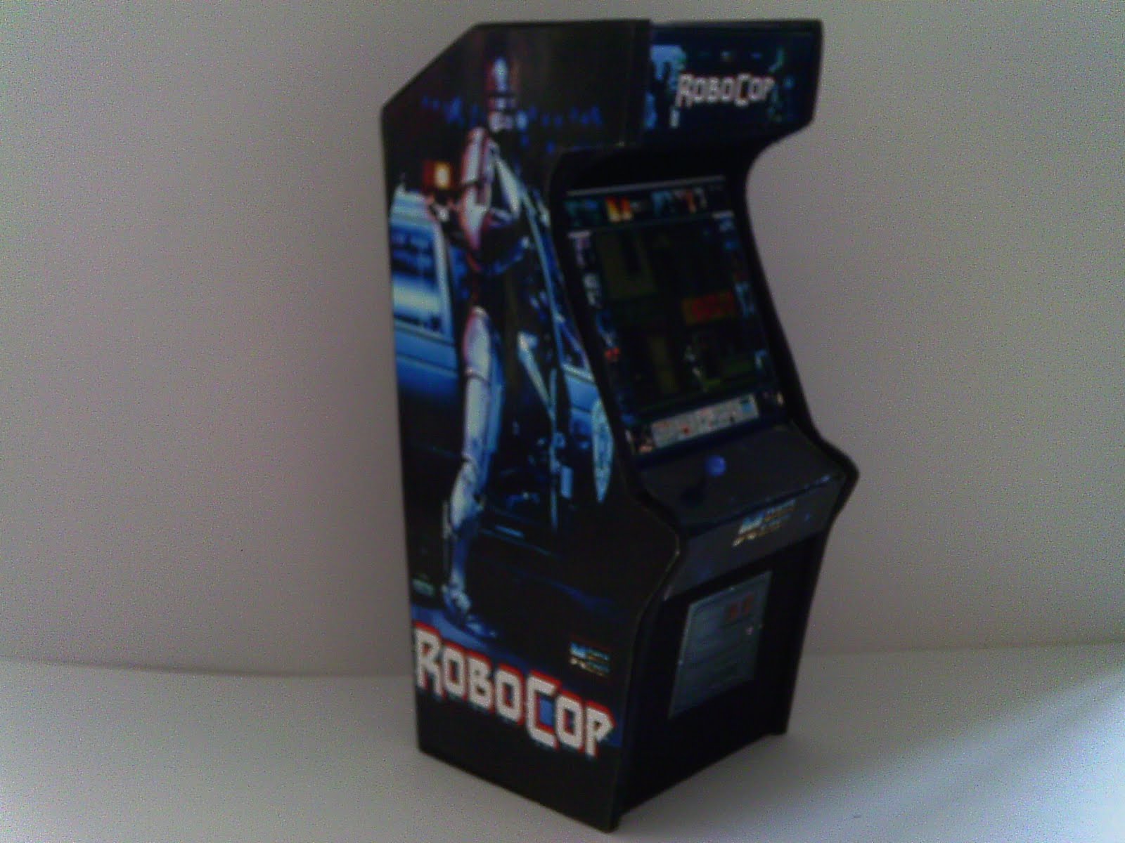 Retro Heart: ROBOCOP Scale Arcade Model