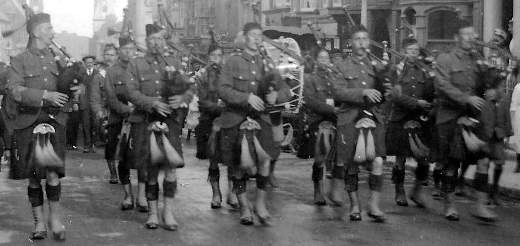 Tour Scotland: Old Photograph Pipers Of The Royal Scots Regiment ...