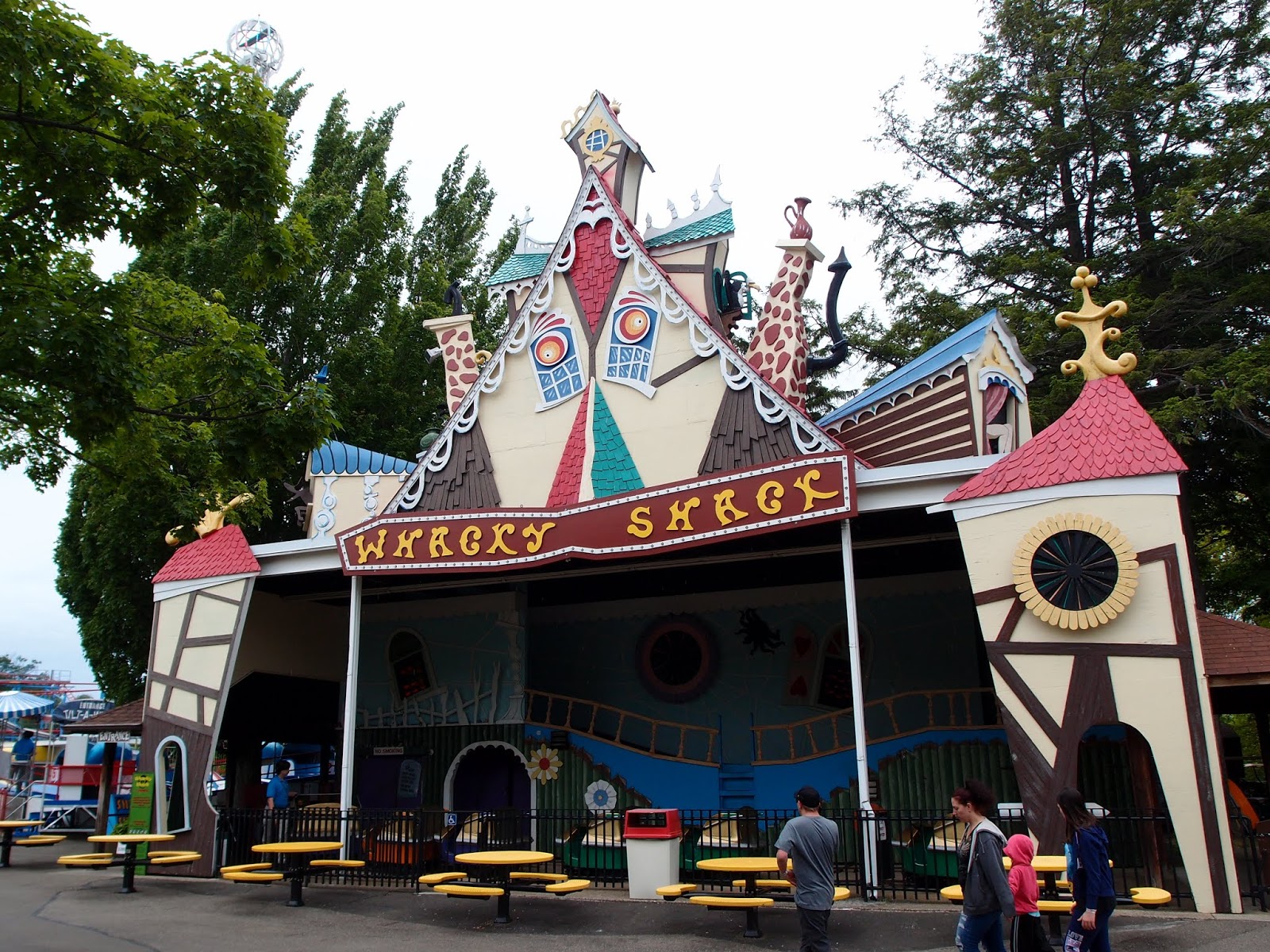 Bayern Kurve Blog: The Whacky Shack... In Living Color!