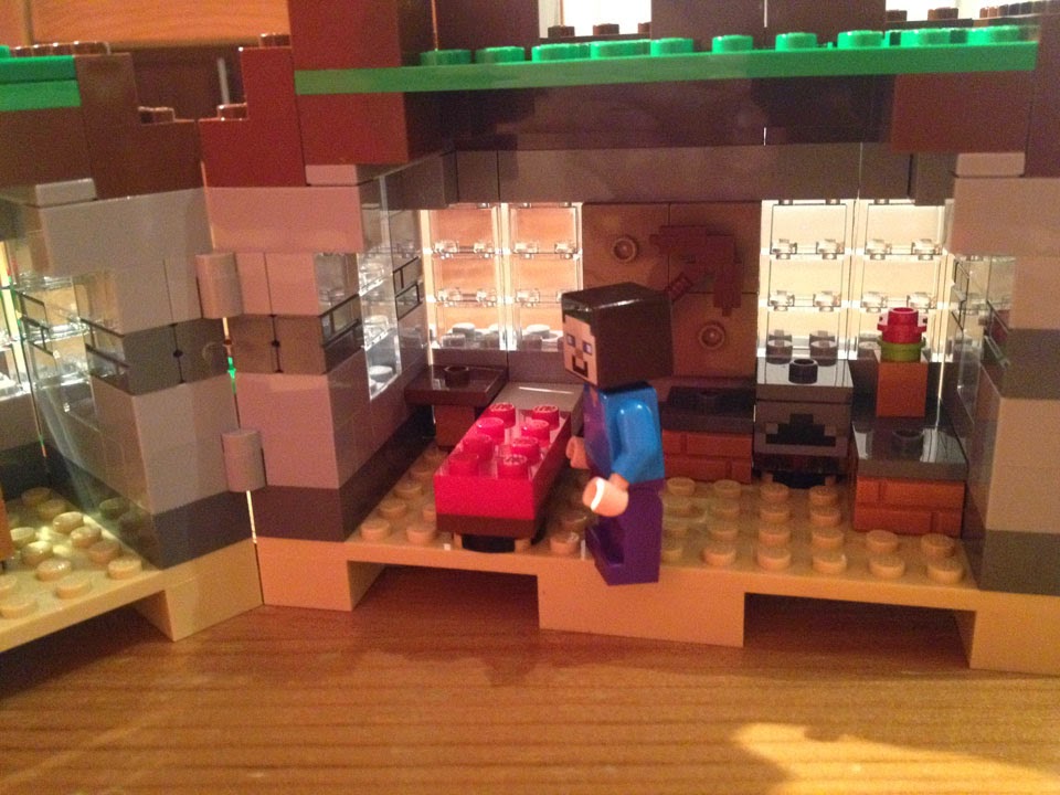 Fully Jointed Play Figures: Lego Minecraft The First Night