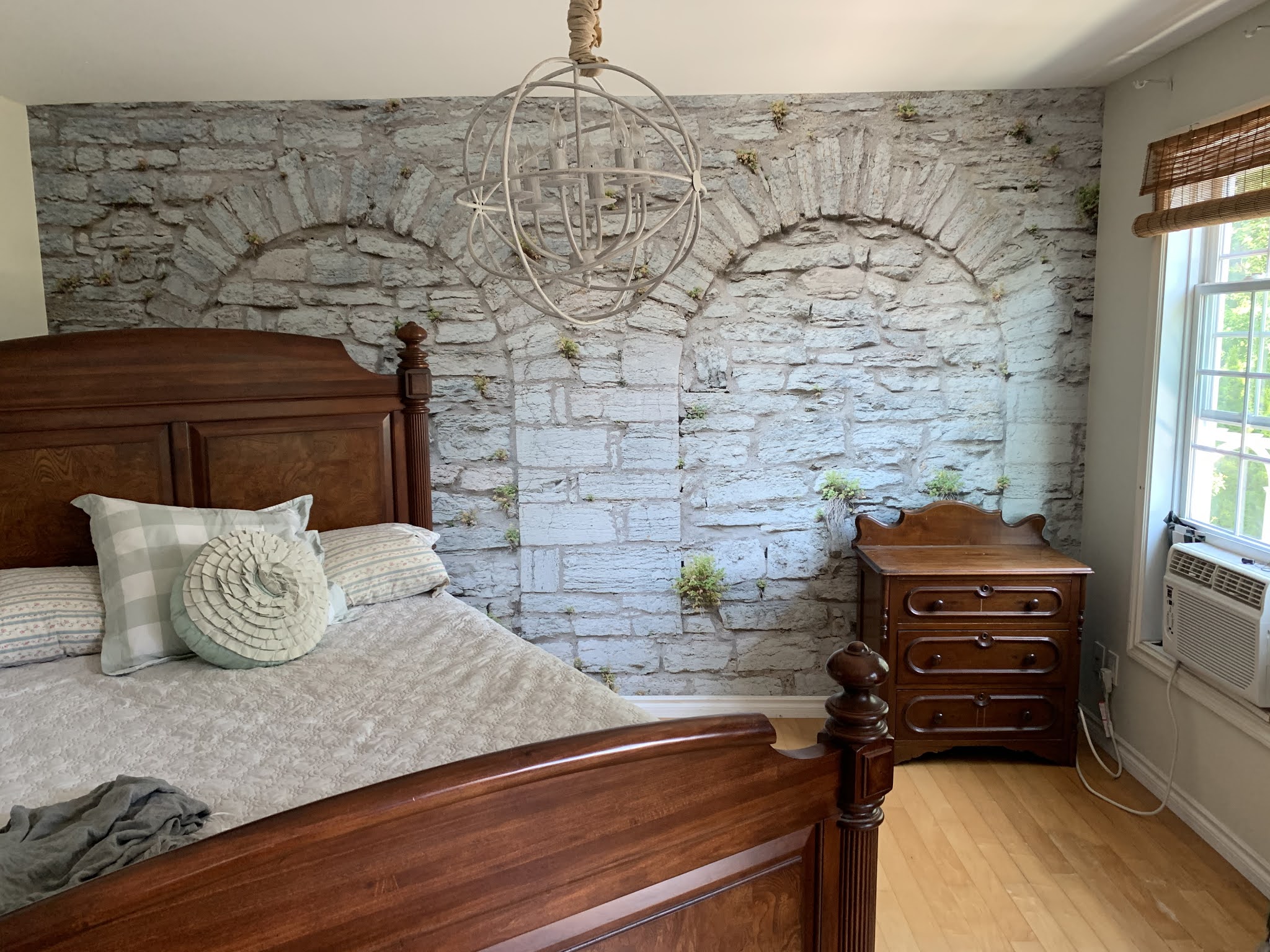 Maison Decor: Dramatic Bedroom Mural