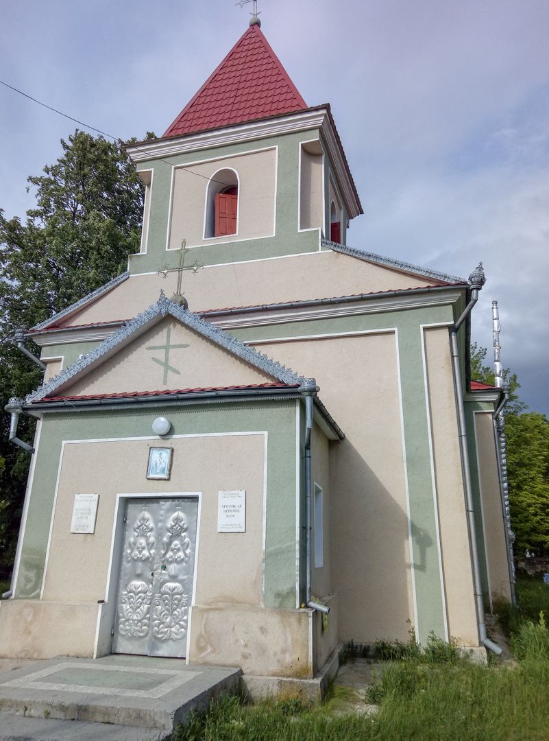 Старинная церковь в молдавском селе Володень