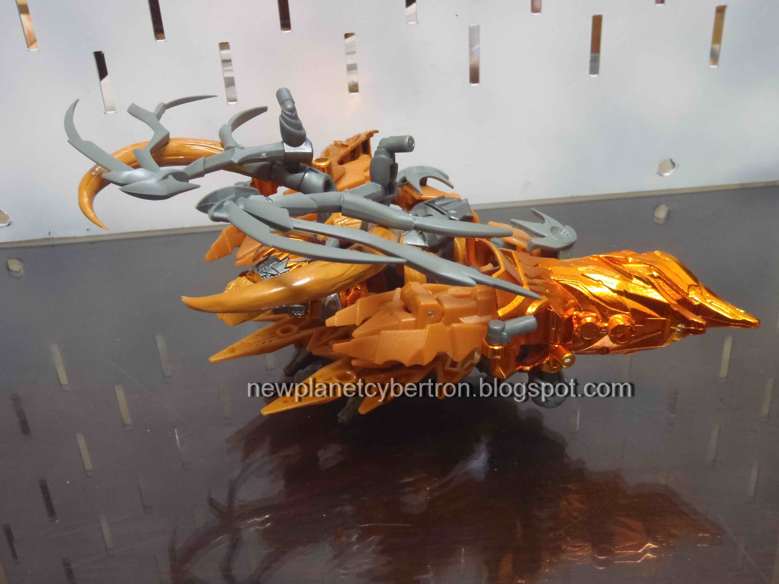 New Planet Cybertron: Transformers Review: Gaia Unicron (Voyager Arms ...