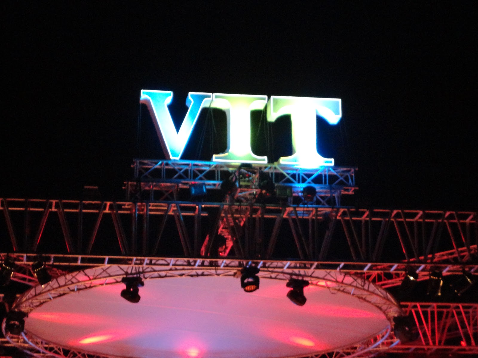 Selvacorner: VIT UNIVERSITY RIVIERA 2013