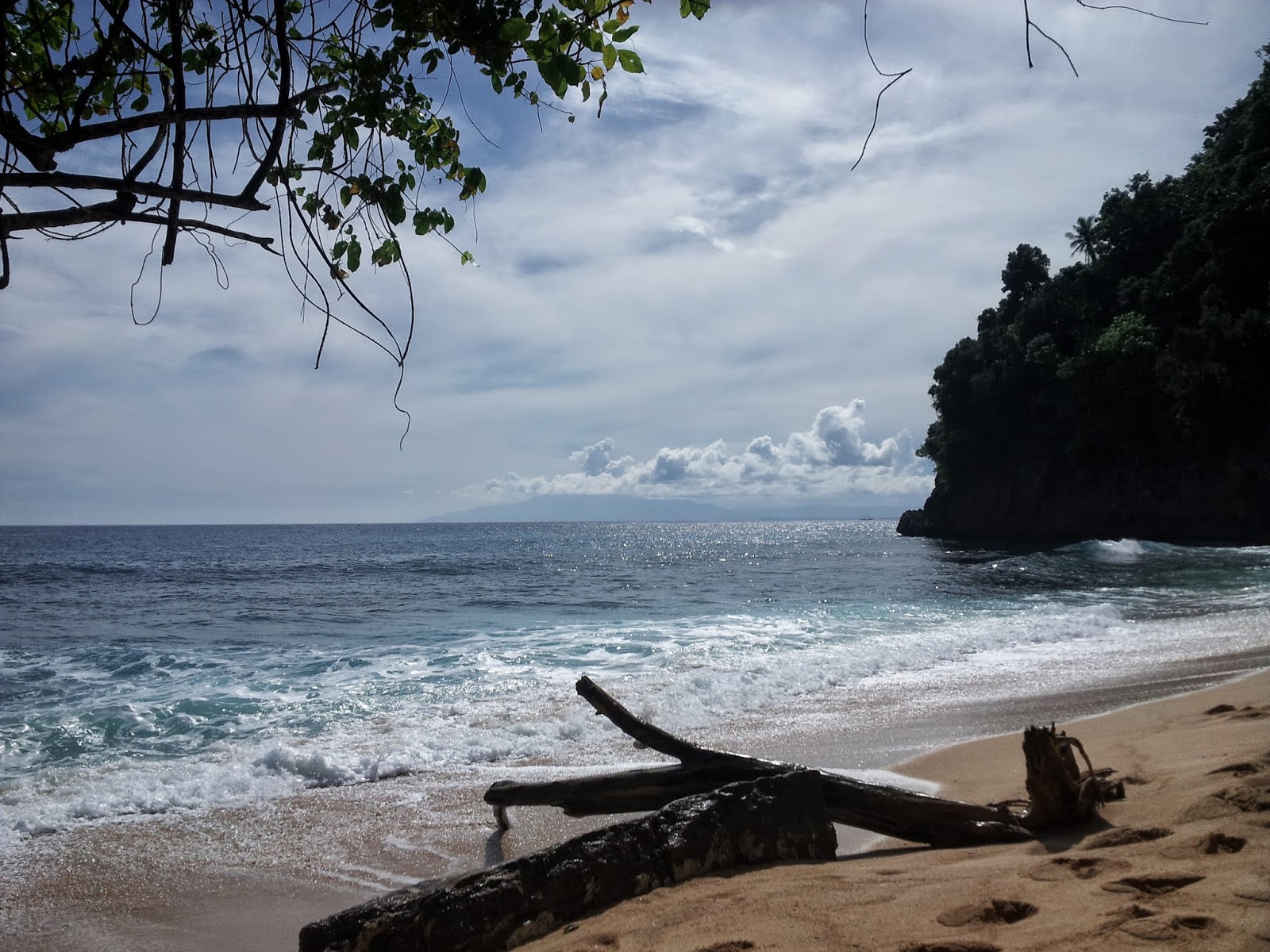 Bukan Jalan-Jalan Biasa...: Foto Liburanku di Pantai Base-G Jayapura