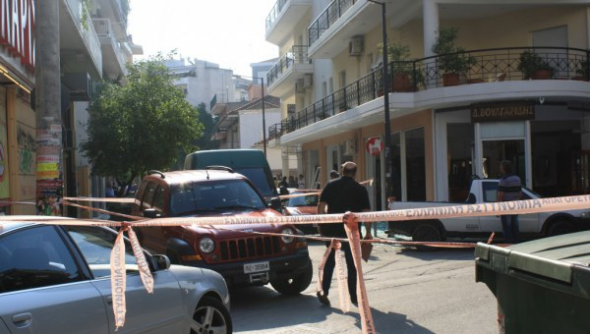 ΙΣΧΥΡΗ ΕΚΡΗΞΗ ΤΑ ΞΗΜΕΡΩΜΑΤΑ ΣΤΗ ΛΑΡΙΣΑ... ΖΗΜΙΕΣ ΣΕ ΚΑΤΑΣΤΗΜΑΤΑ ...