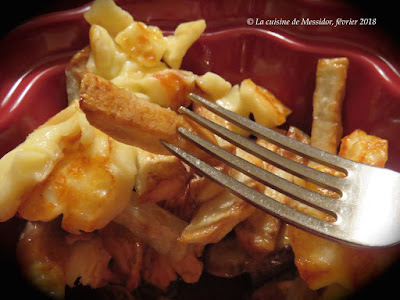 La cuisine de Messidor: Poutine au poulet, sauce bbq à l’asiatique