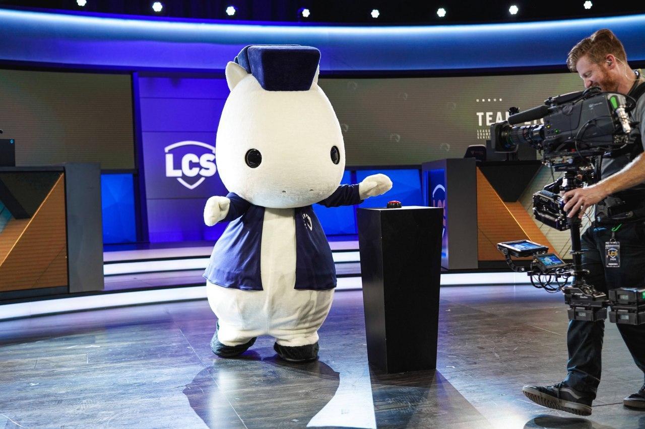 「Liquid」のマスコットキャラクターBLUE PLUSHのぬいぐるみが公式ストアでリリース - CSGO4JP