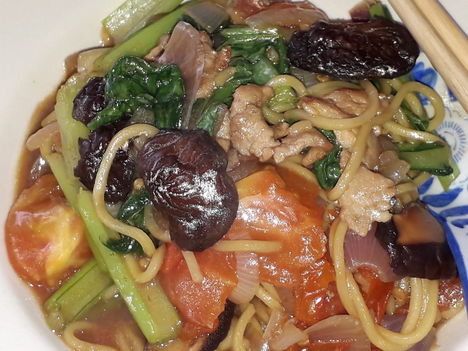 Cooking Pleasure: TASTY FRIED YELLOW NOODLES WITH TOMATOES