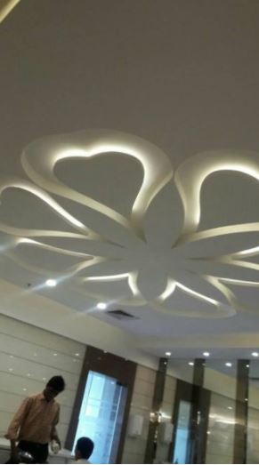 Teknologi Pembinaan: Reka bentuk siling yang menarik.