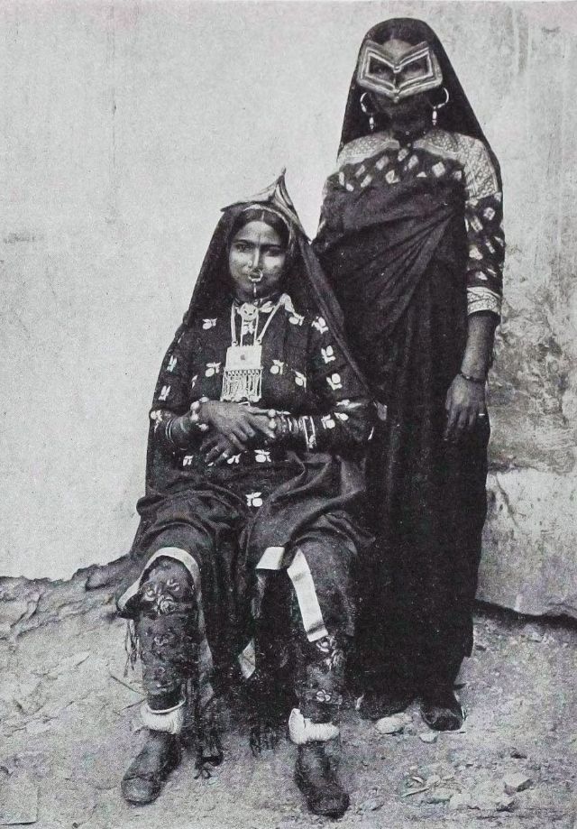 Rare Photos of Baluchi Women in Their Traditional Masks in Muscat, Oman ...