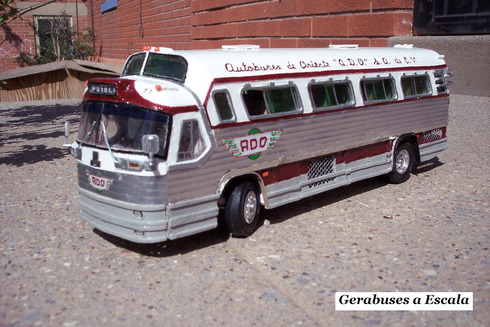 Gerabuses a Escala: Dina 311 Autobuses de Oriente