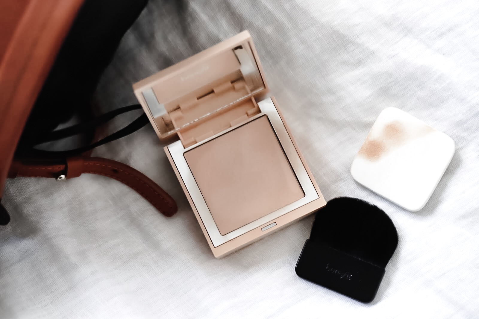 Benefit Hello Happy Velvet Powder Foundation : Mon Test et Avis ...