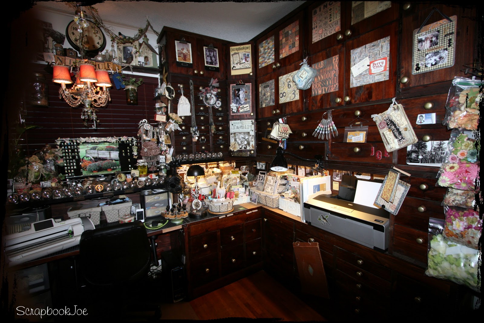 SCRAPBOOKJOE: My Mini-Scrapbook Studio