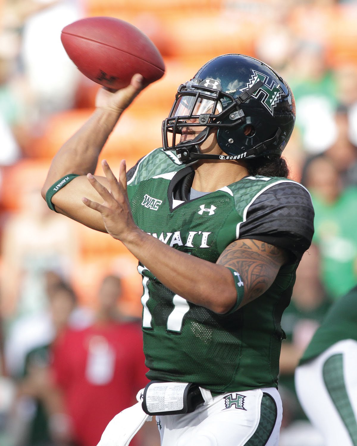 Cruces Sports: Defending Hawaii quarterback Bryant Moniz