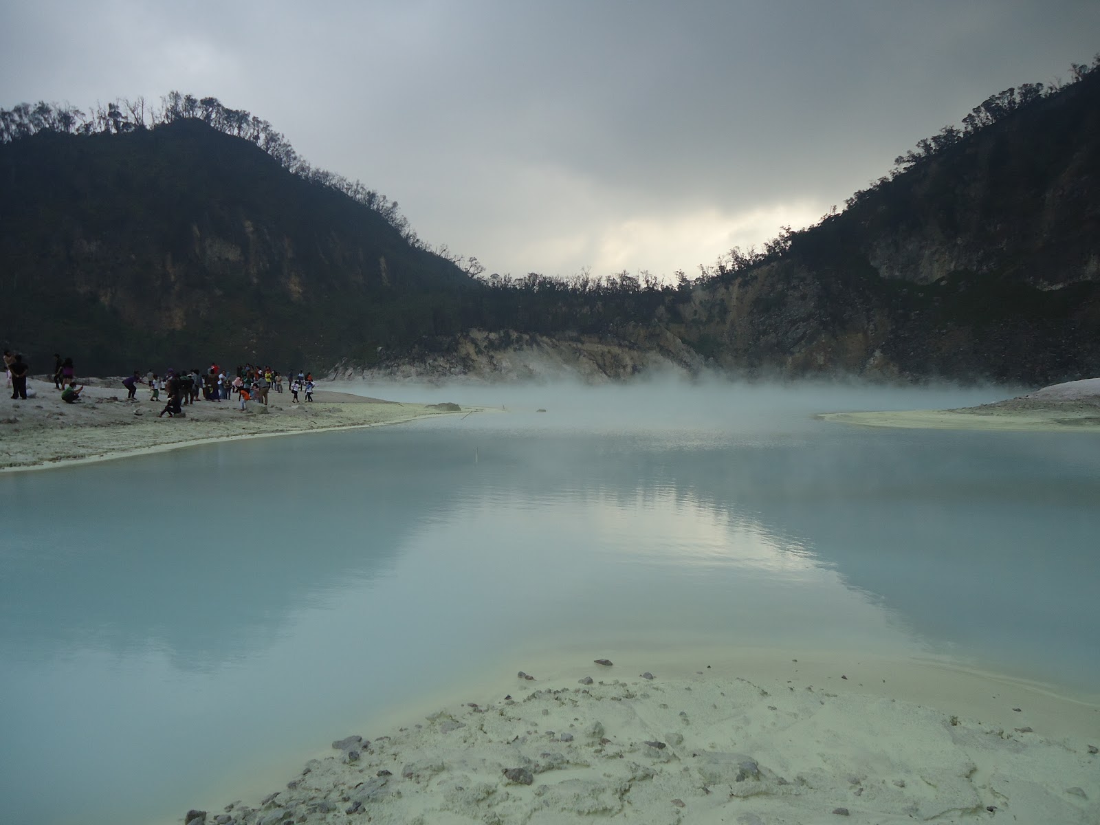 Ekshalasi (Penguapan Air dan Gas di Kawah Putih Gunung Patuha ...