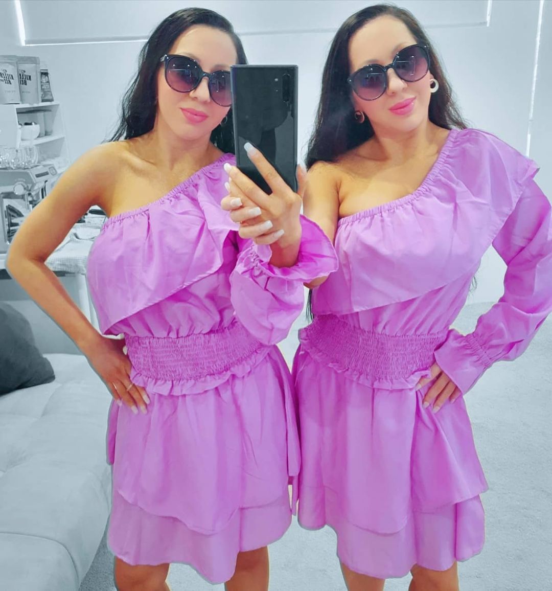 Facts About Anna and Lucy DeCinque, 'World's Most Identical Twins ...